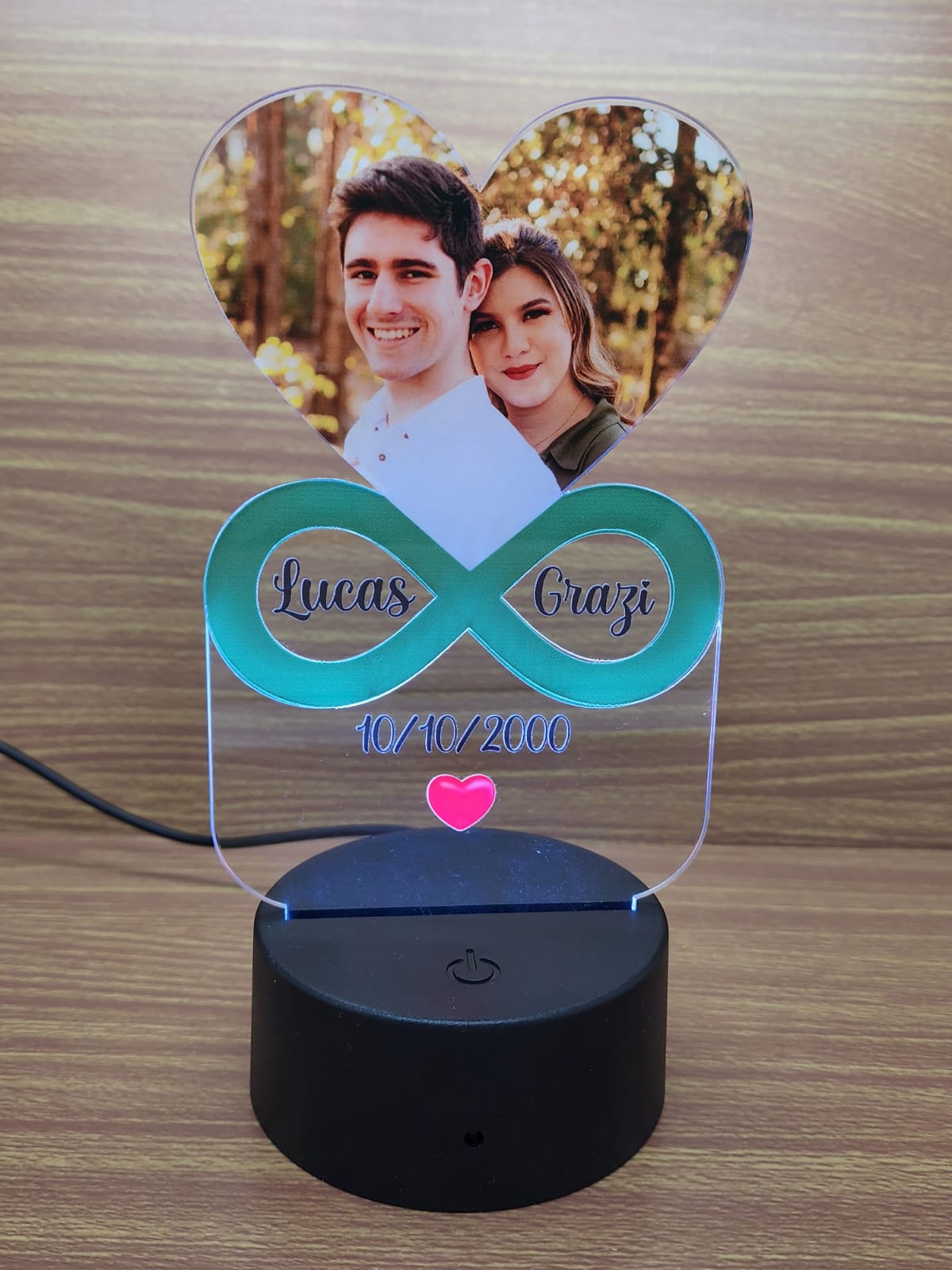 Luminária Personalizada com Base Compacta e LED RGB – Acrilic Arte ...