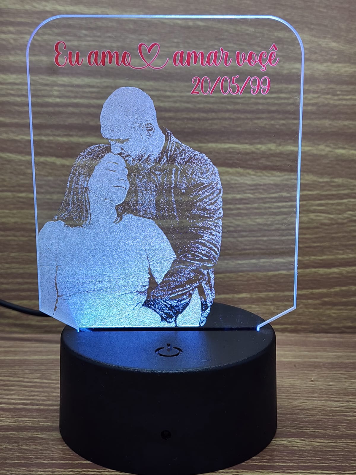 Luminária Personalizada com Base Compacta e LED RGB – Acrilic Arte ...
